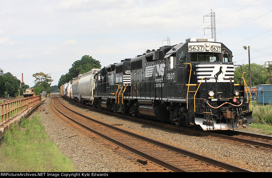 NS GP38-2 #5637 on WPMA-01